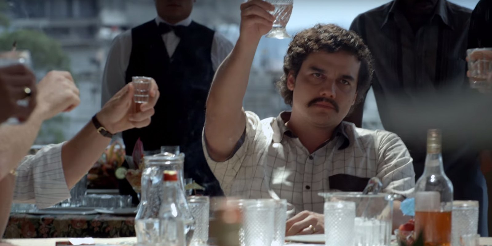 Pablo Escobar From ‘Narcos’ Sends A Christmas Message To The Streets Of ...